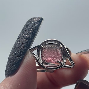 Precioso anillo con flor de turmalina rosa chicle engastado en plata de ...