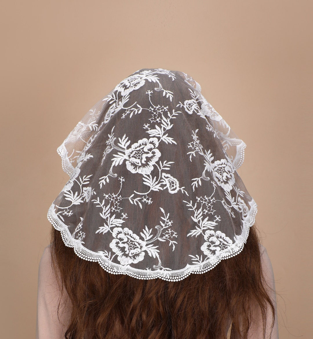 Catholic Chapel Round Mantilla Veil: White Roses Embroidery Veil, Grid ...