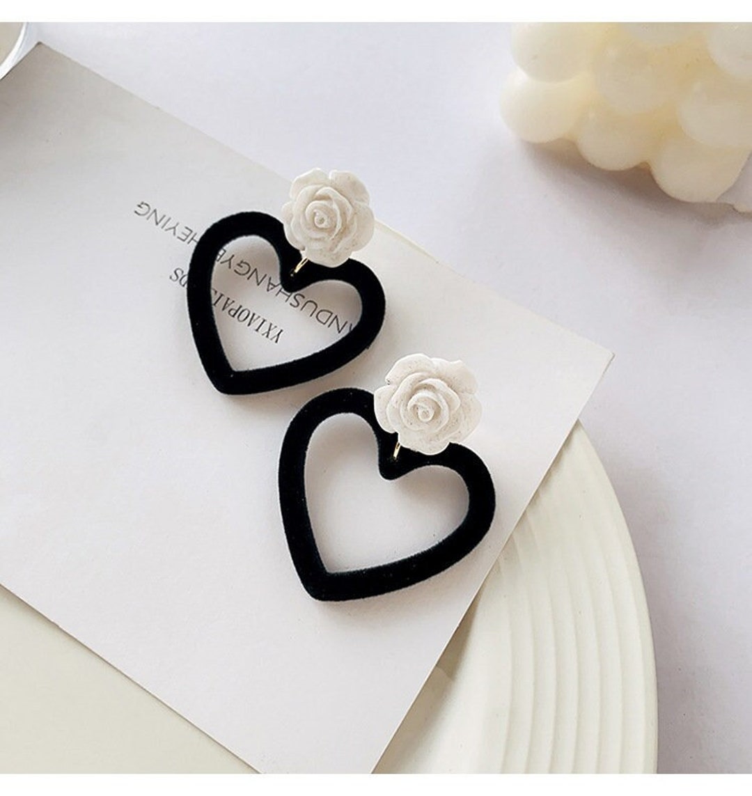 3D White Flower Velvet Black Heart Loop Dangle Drop Earring Valentines ...