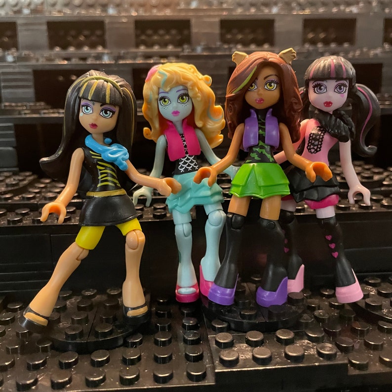 Mega Bloks Monster High 3 Inches Tall Mini Figures Dolls Bundle of 4 ...
