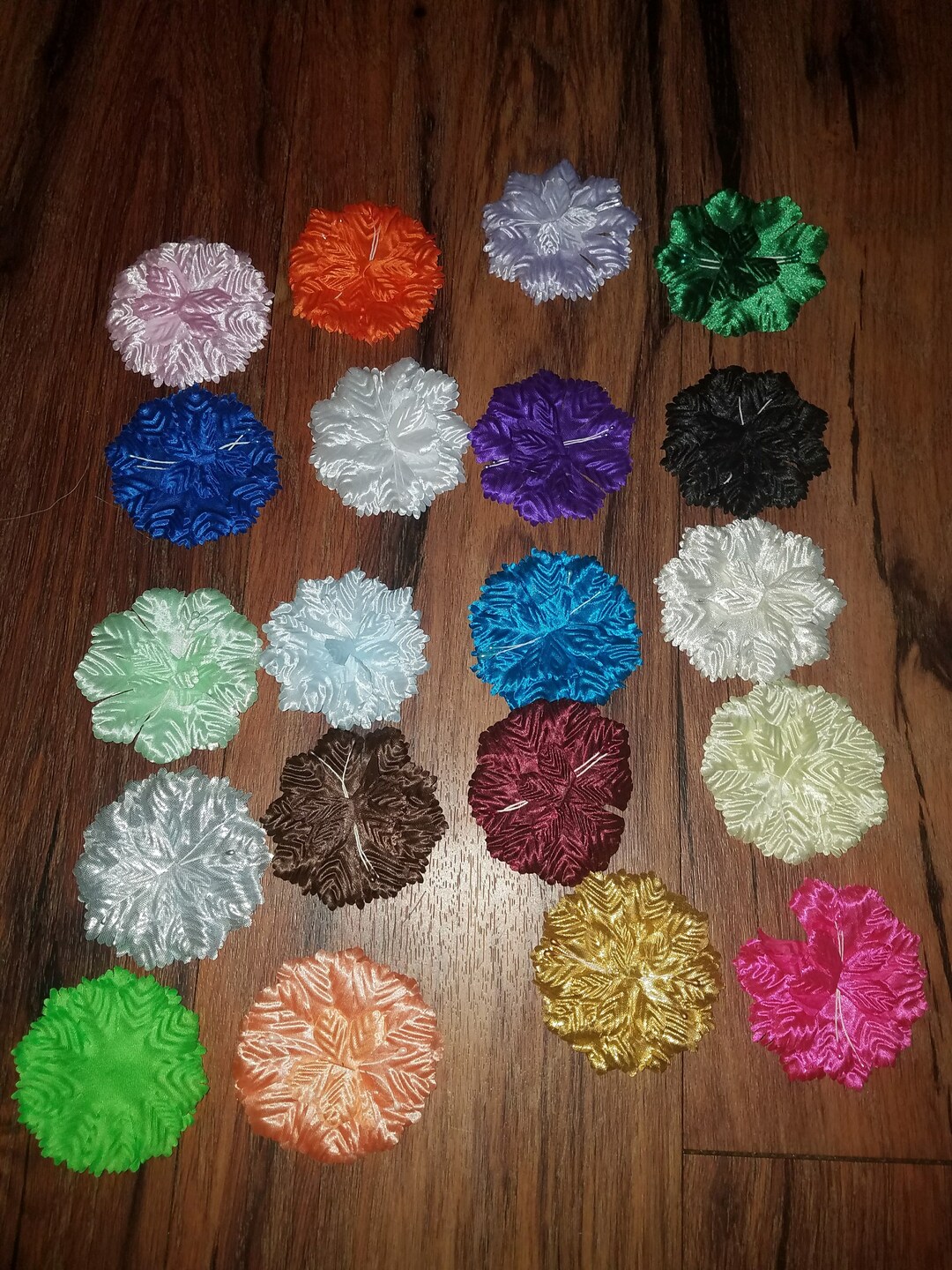 75 Carnation Flowers/ Leaves Base Flowers for Capias Guest Pins - Etsy