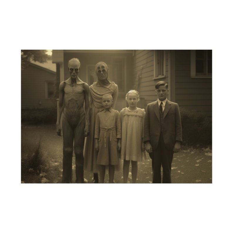 Halloween Decor: Creepy 1930s Family Photo Parents Aliens Spooky ...