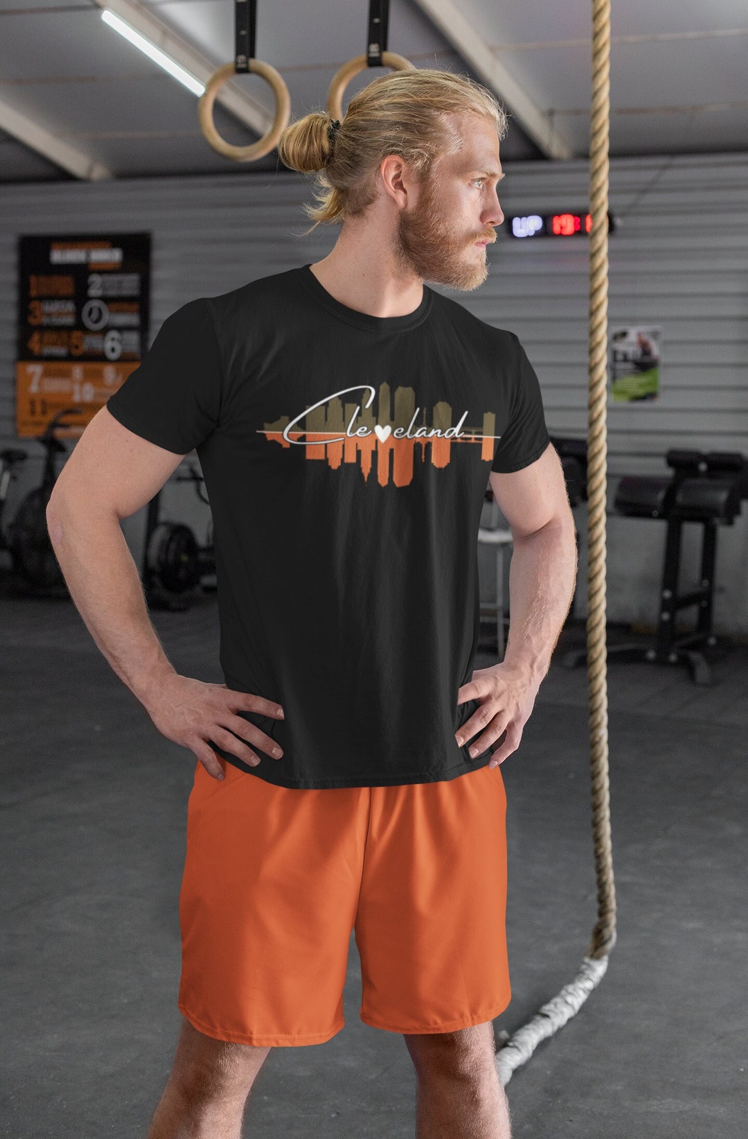 Nueva camiseta gráfica Cleveland Ohio Skyline / Fanático del fútbol de ...