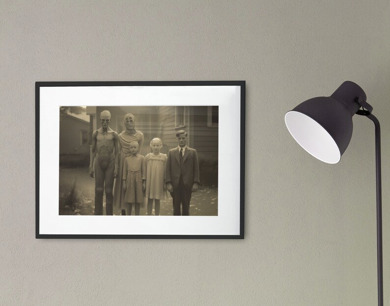 Halloween Decor: Creepy 1930s Family Photo Parents Aliens Spooky ...