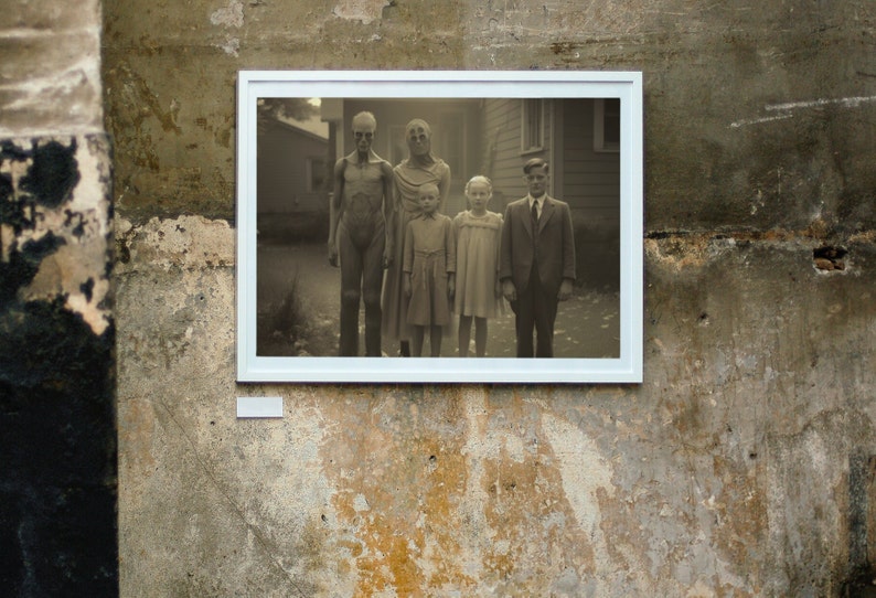 Halloween Decor: Creepy 1930s Family Photo Parents Aliens Spooky ...