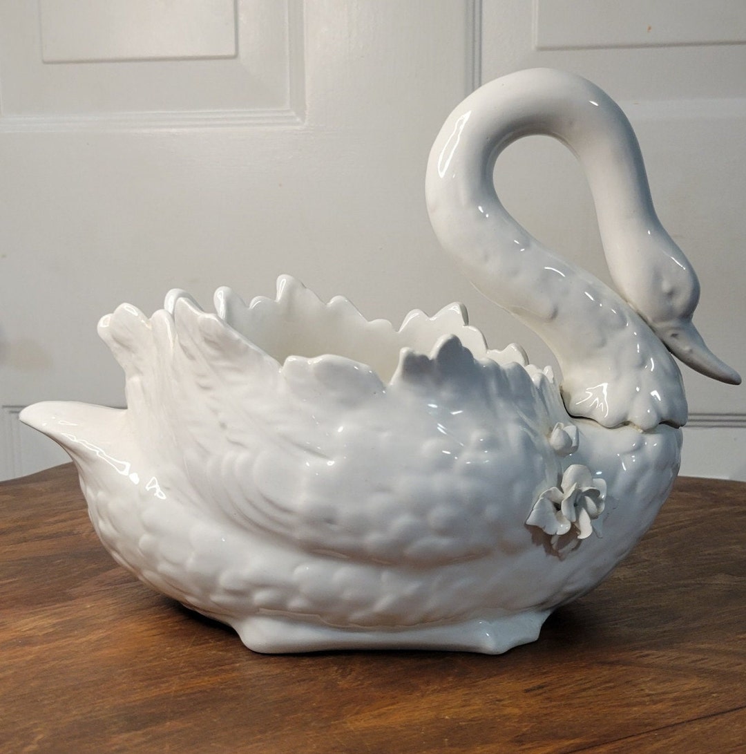 A. Zen Scultore & F Swan Centerpiece | Nove Vicenza| 11", W6" - Etsy
