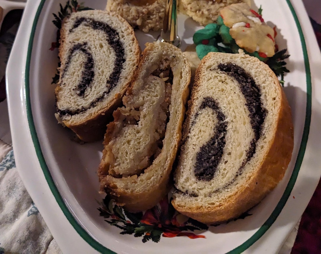 Dios Beigli (hungarian Walnut or Poppyseed Roll) - Etsy