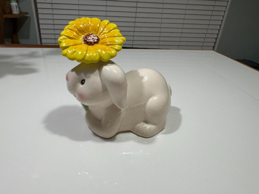Bunny With Daisy Flower - Tii Collections- Vintage Rare - Etsy