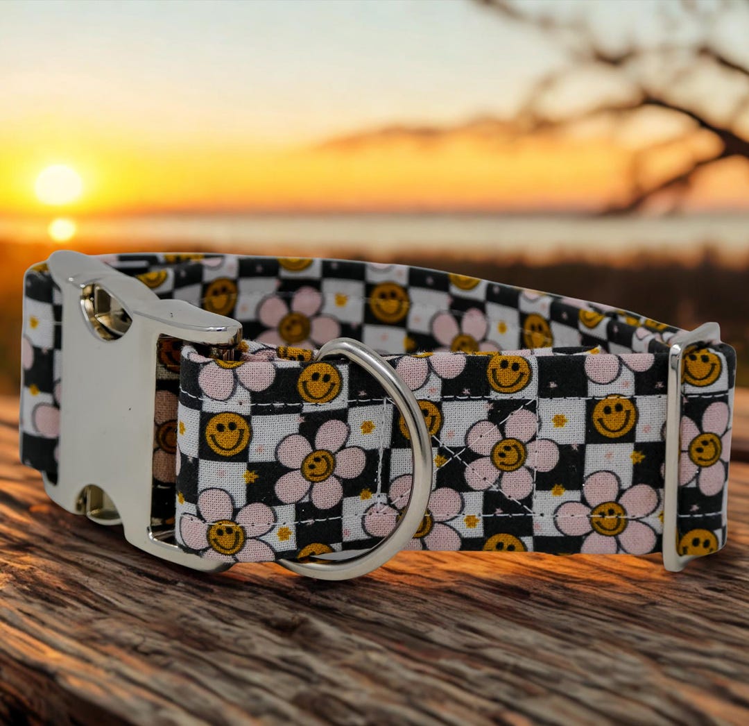 Retro Smiley Face Checkered Dog Collar: Thick Collar for Large Breeds ...