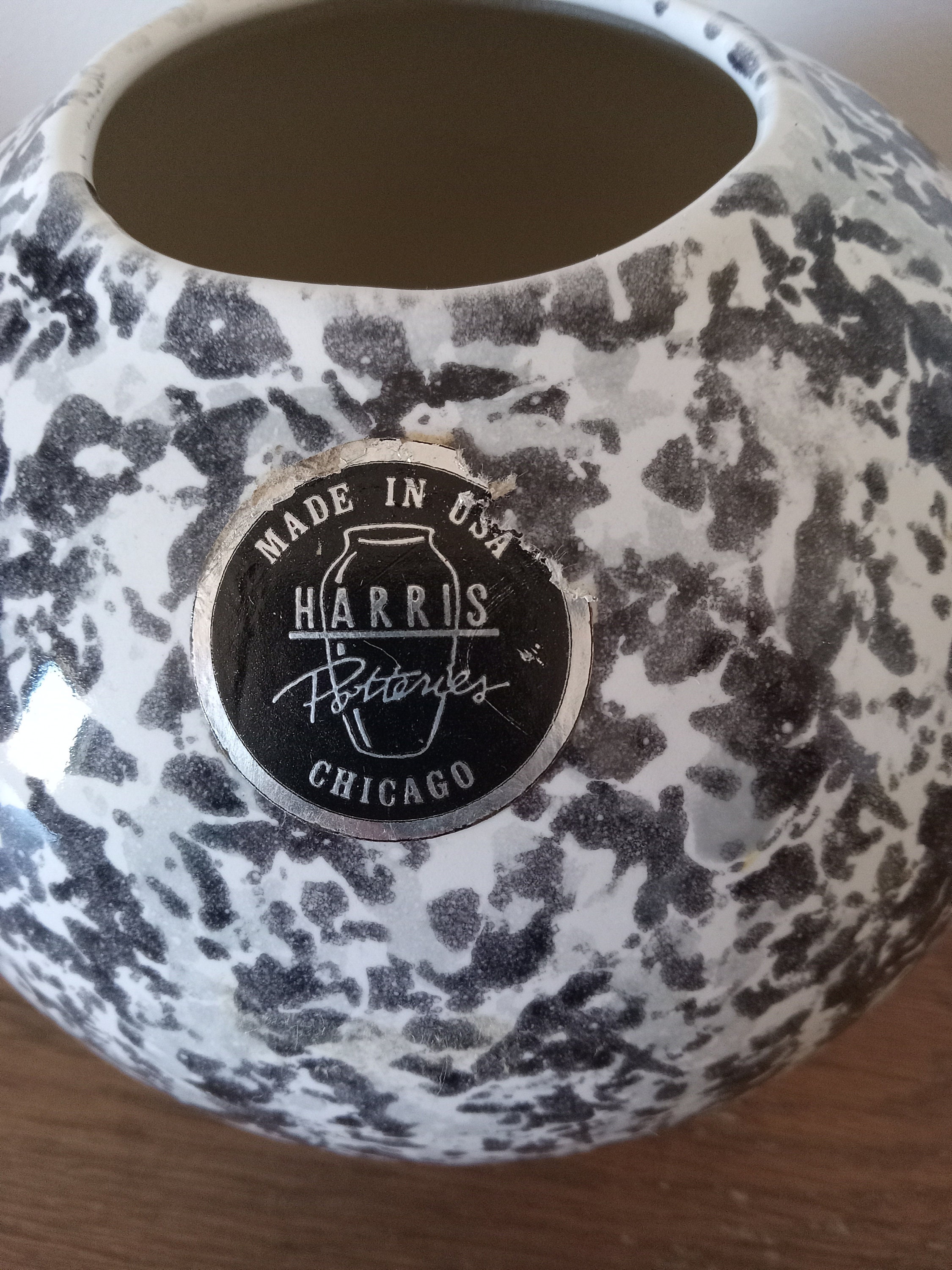 Vintage Harris Pottery Chicago Splatter Black Sponge Mottled Ball Vase ...