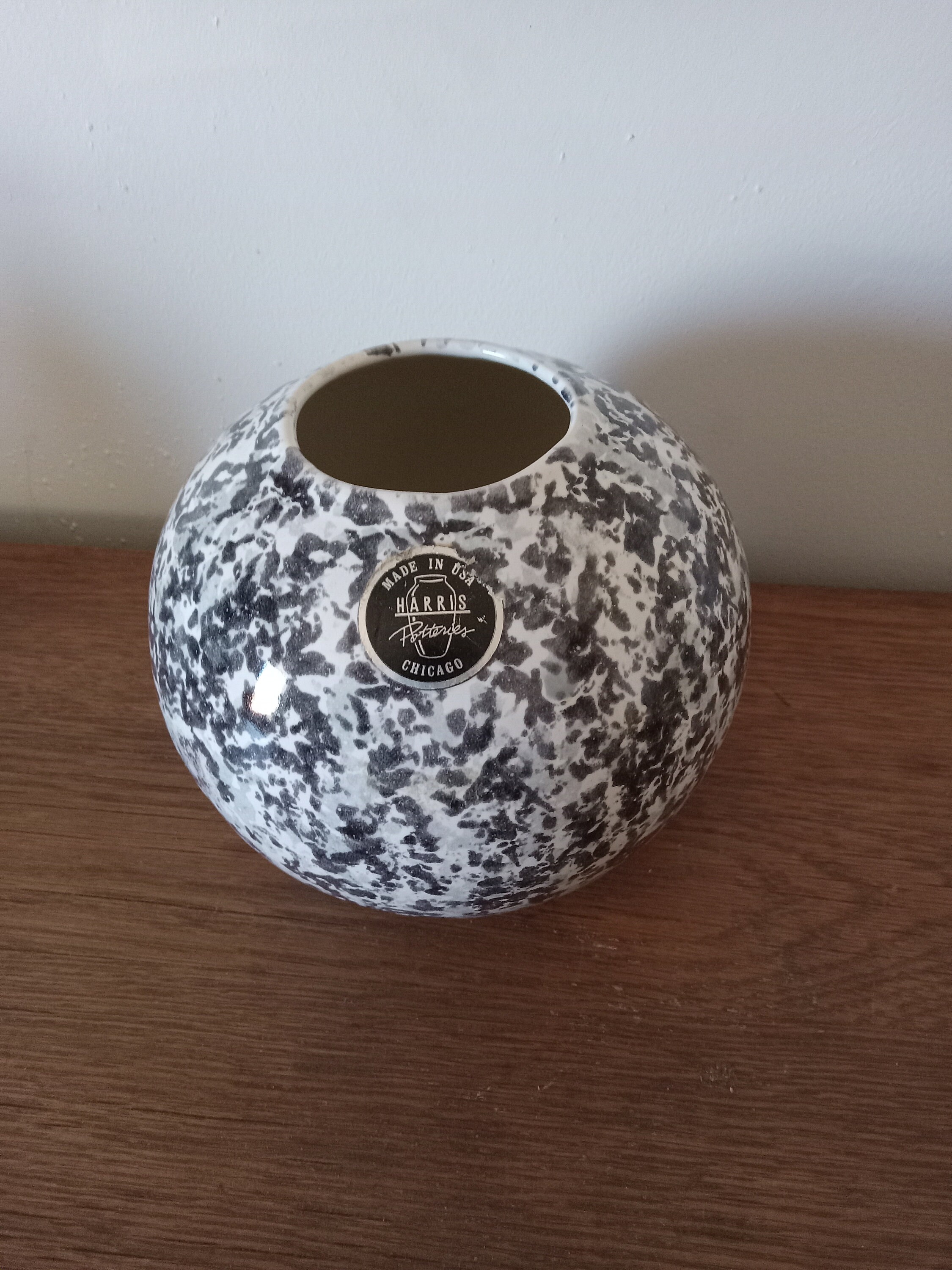 Vintage Harris Pottery Chicago Splatter Black Sponge Mottled Ball Vase ...