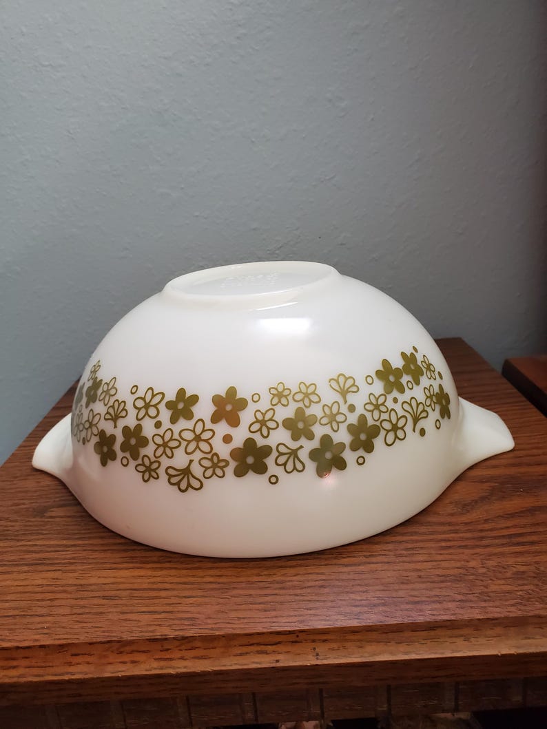 Pyrex Daisy Pattern Mixing Bowl, #443 - Etsy