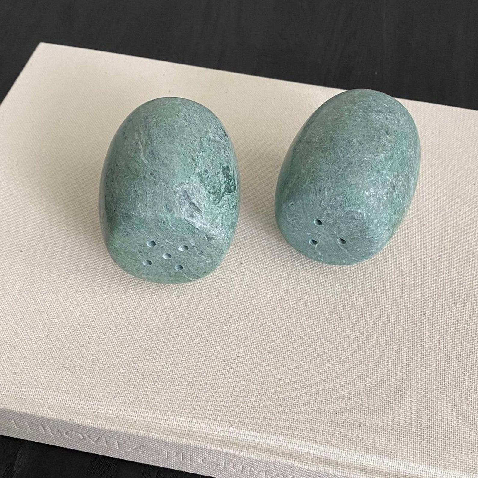Marble Shakers / Salt and Pepper Marble Shakers / Vintage Shakers ...