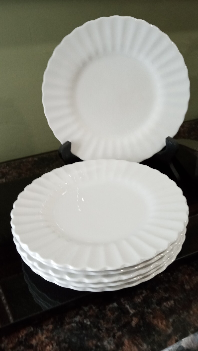Vintage J&G MENKIN Classic White Scalloped Edge Ribbed Desert Bread ...