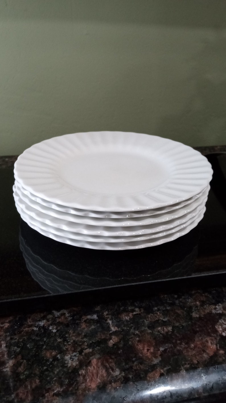 Vintage J&G MENKIN Classic White Scalloped Edge Ribbed Desert Bread ...