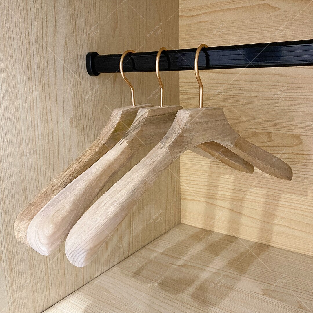 Wood Hangers, Wide Shoulder Wooden Coat Hangers , Natural Camphor ...