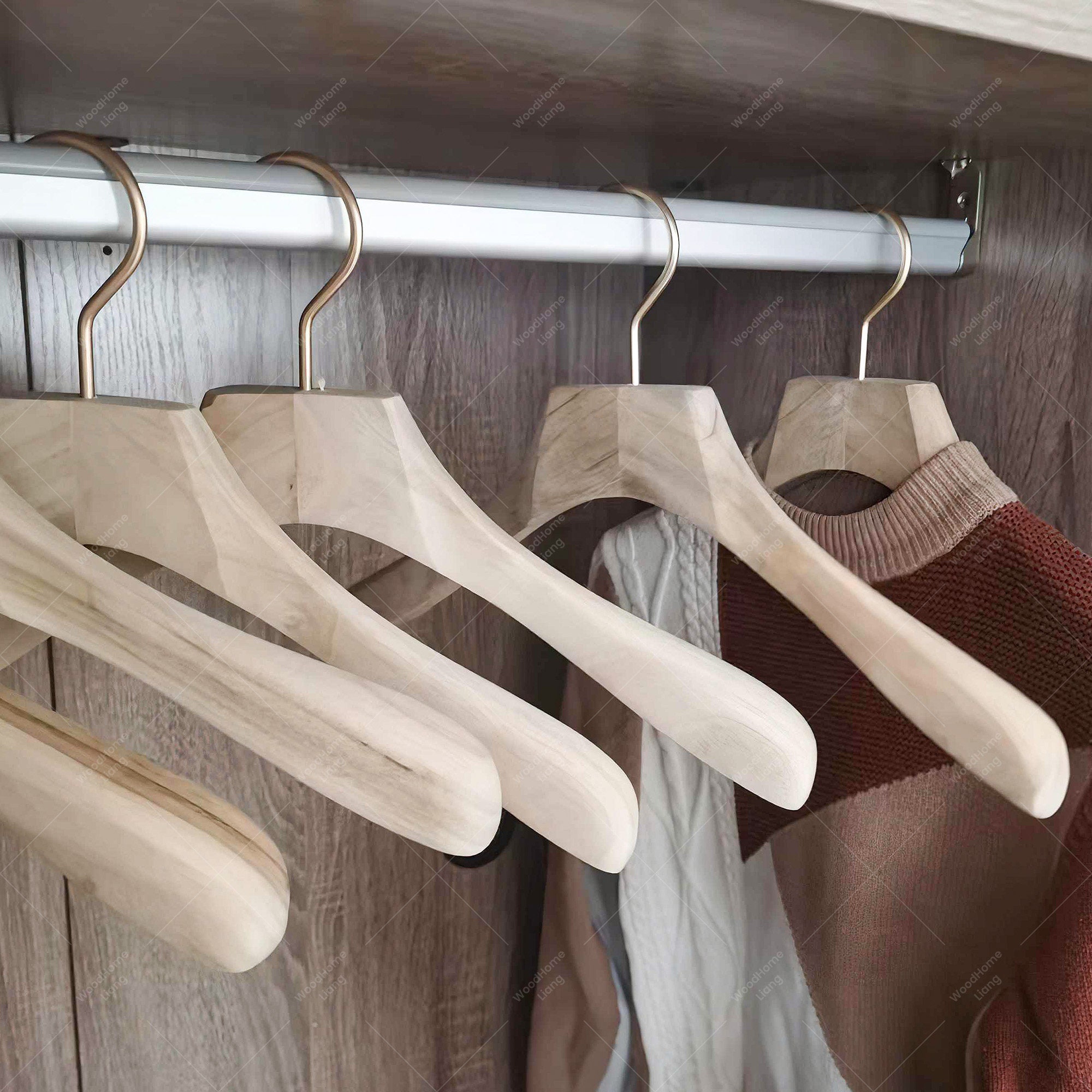Natural Camphor Wood Hangers With Wide Shoulder Design, Designer Suit ...