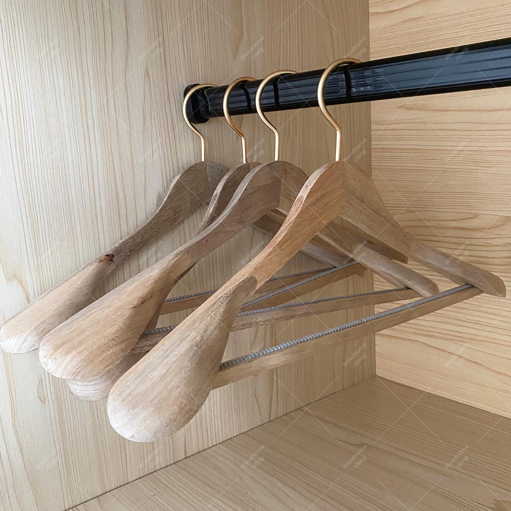 Natural Camphor Wood Hangers With Wide Shoulder Design, Premium ...