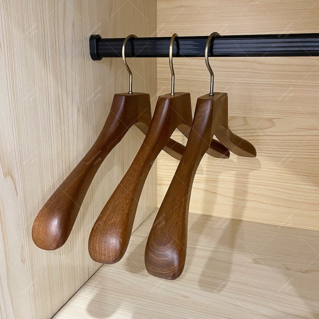 Wide Shoulder Wooden Hangers, Smooth Finish Suit Hangers With Swivel ...
