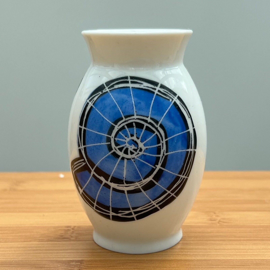 Corrine Edwards Blue & White Circular Shell Like Abstract Vase Small ...