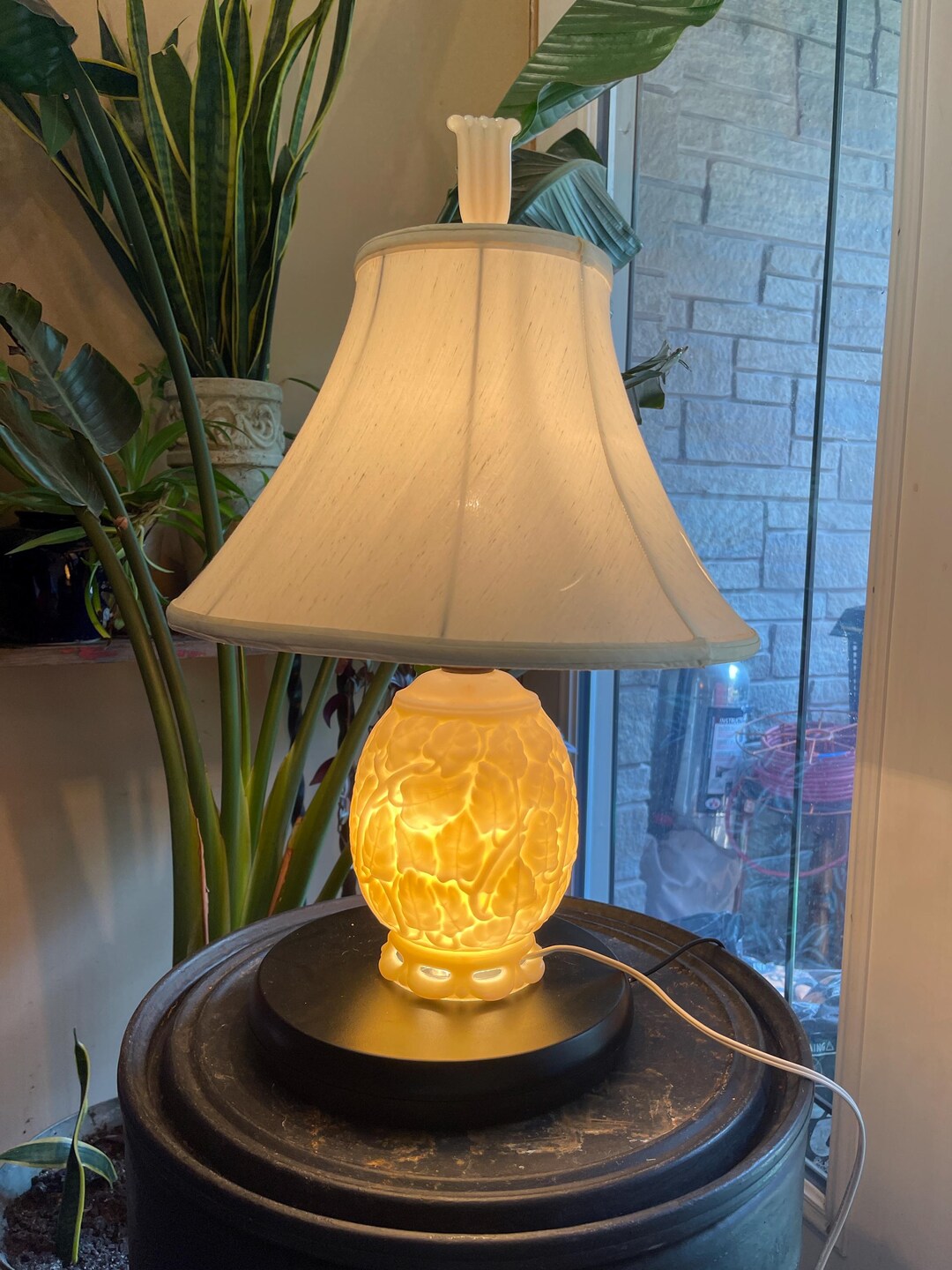 Vintage 1940’s Aladdin Alacite Oak Leaf Embossed Electric Table Lamp ...