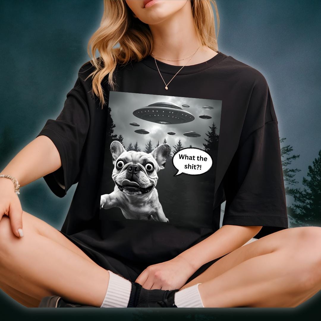 French Bulldog Selfie With Alien UFO Tshirt Flying Saucer T-shirt Funny ...