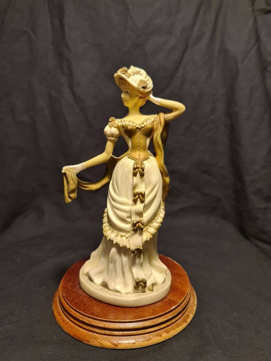 Vintage the Leonardo Collection the Promenade Figurine - Etsy UK