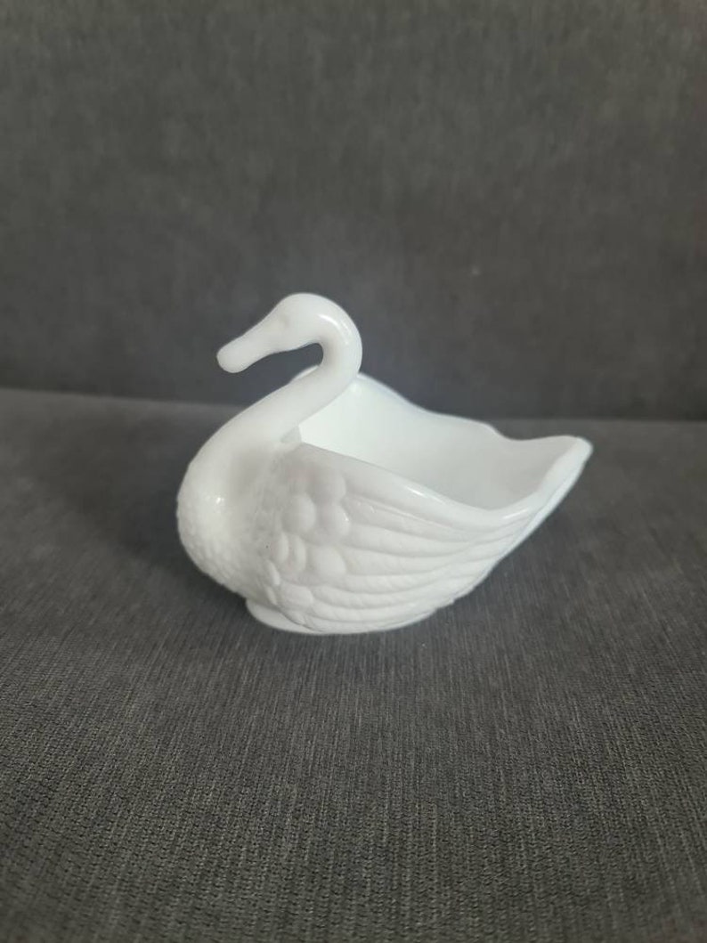 Vintage Imperial Milk White Glass Swans, Two Small Dishes, Large Swan ...