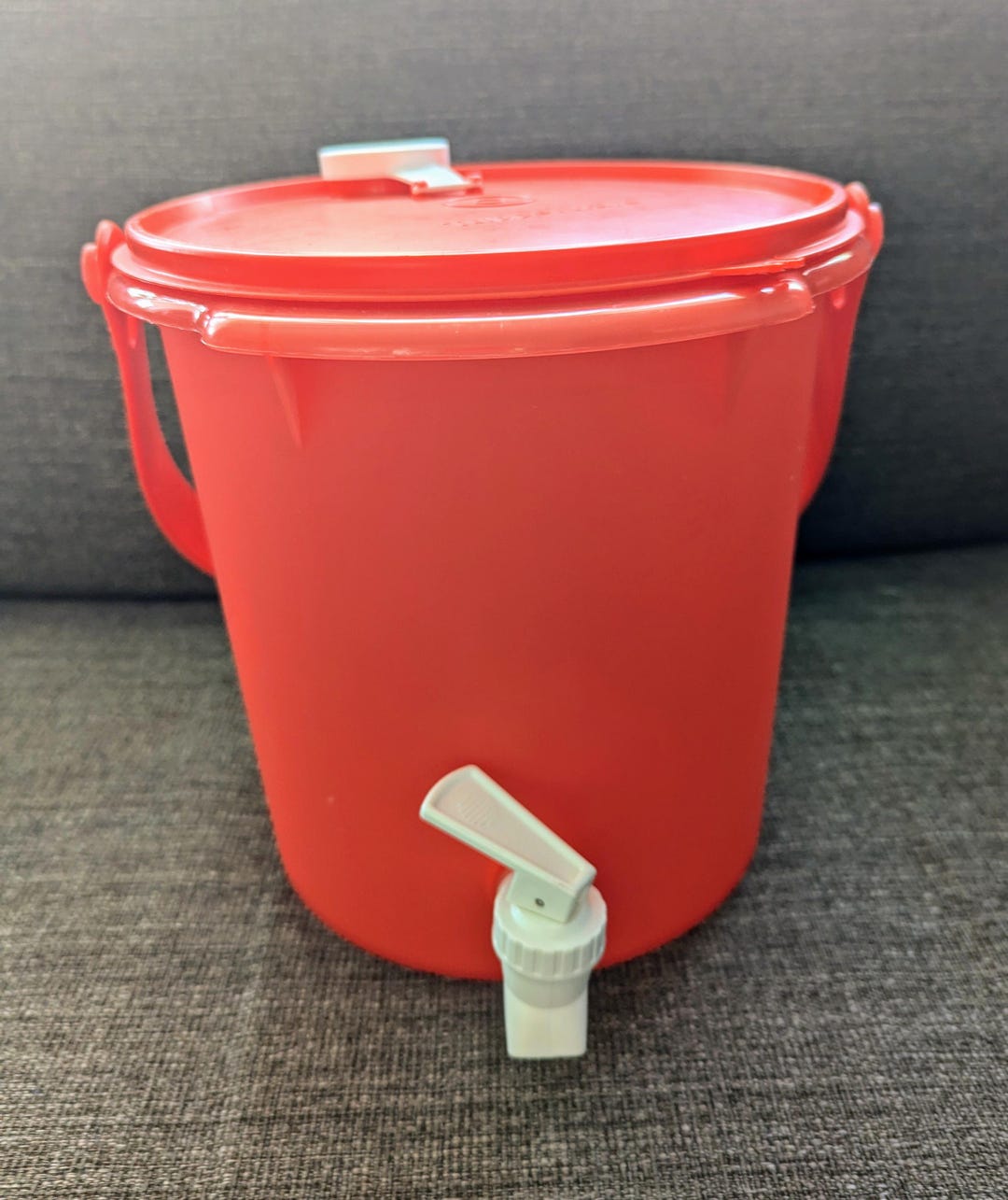 Tupperware Drink Container With Lid Orange With White Spigot 5 L ...