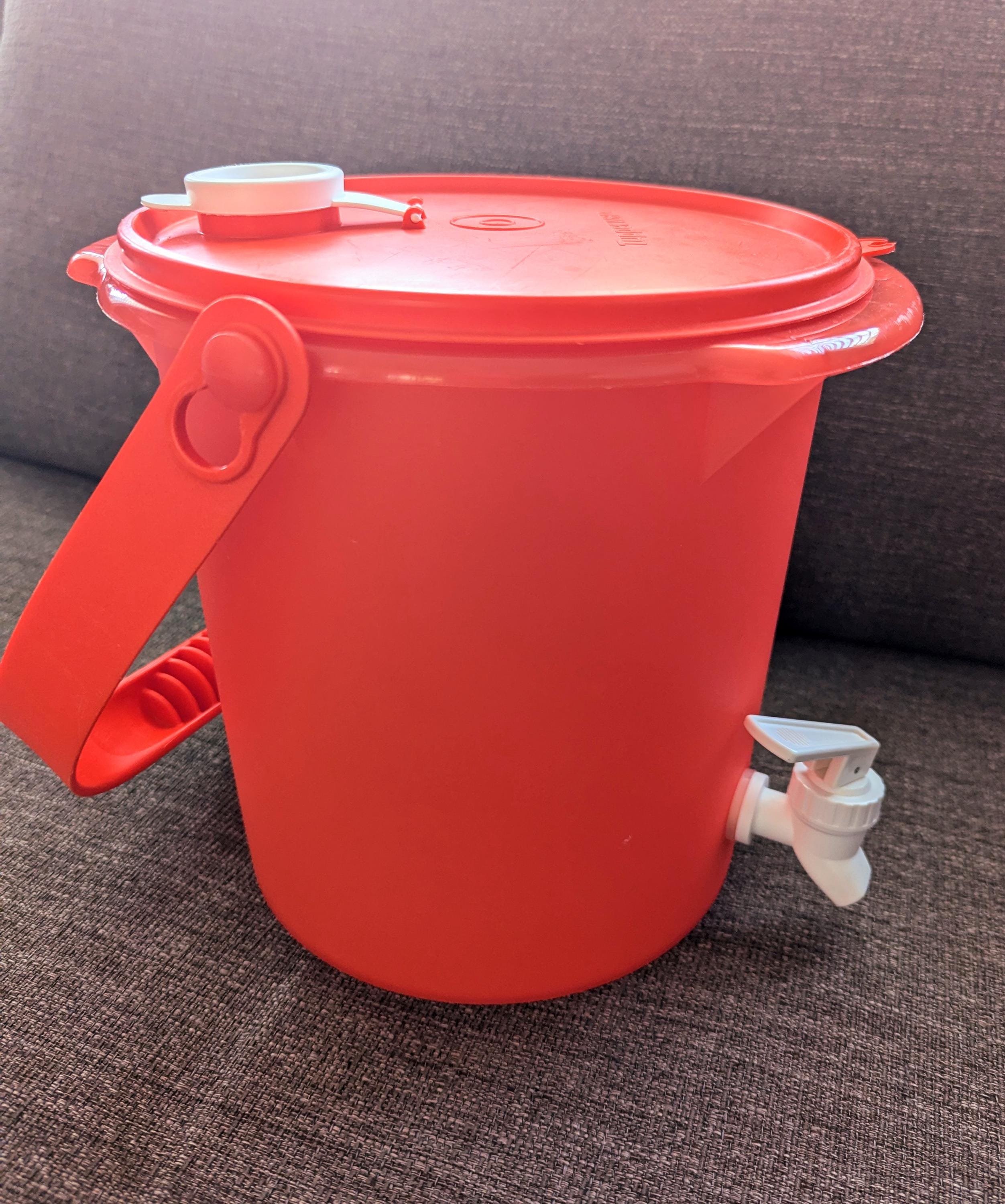 Tupperware Drink Container With Lid Orange With White Spigot 5 L ...