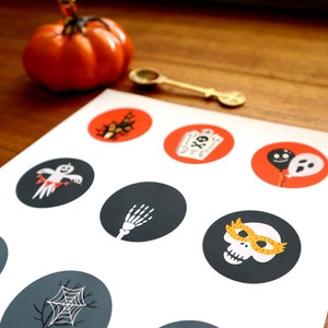 RETRO HALLOWEEN CUPCAKE Topper Printable, Halloween Cupcake Topper ...