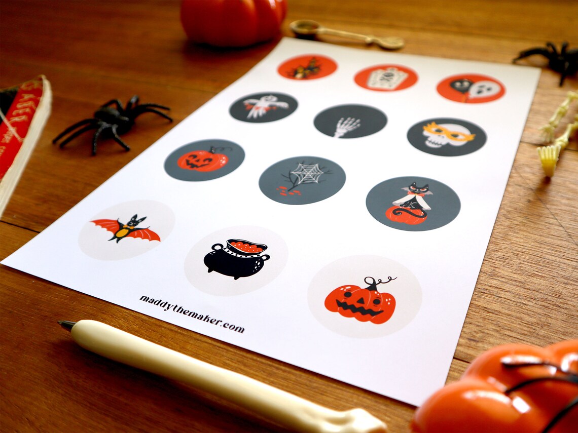 RETRO HALLOWEEN CUPCAKE Topper Printable, Halloween Cupcake Topper ...