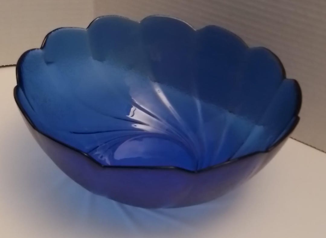 Arcoroc France Cobalt Blue Scallop Rim Flower Glass Bowl. 9.5 "diameter ...