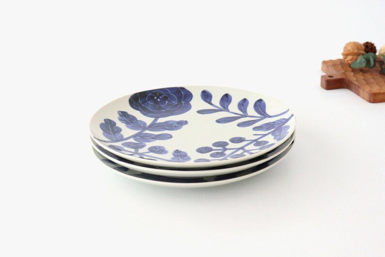Fururu Rounbd Plate Blue Flower M | Hasami Ware - Etsy