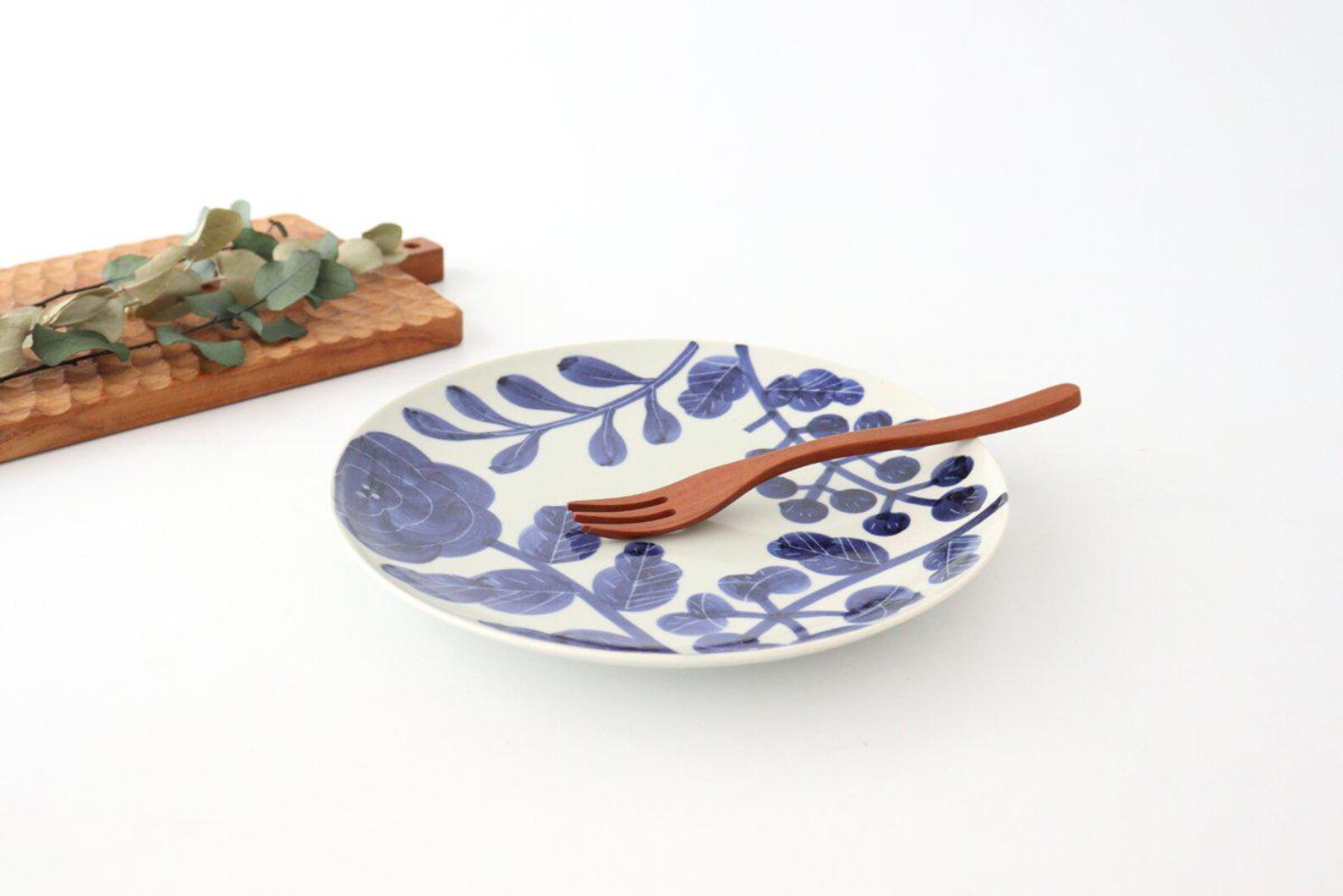 Fururu Rounbd Plate Blue Flower M | Hasami Ware - Etsy