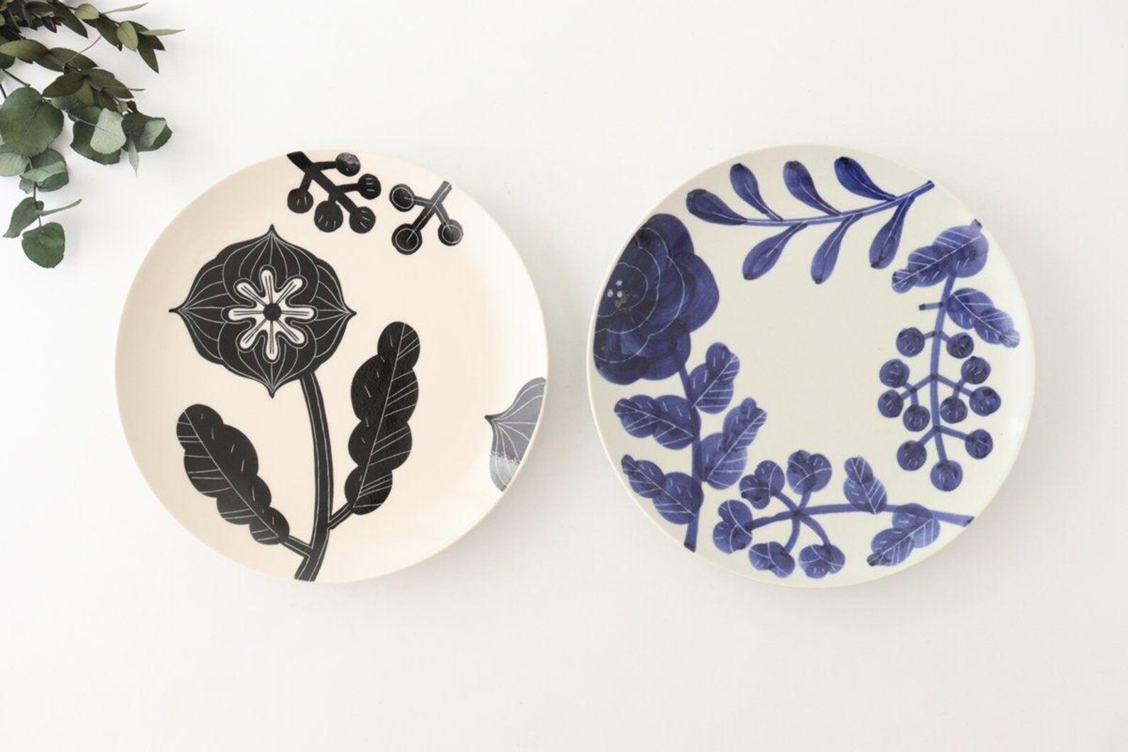Fururu Rounbd Plate Blue Flower M | Hasami Ware - Etsy