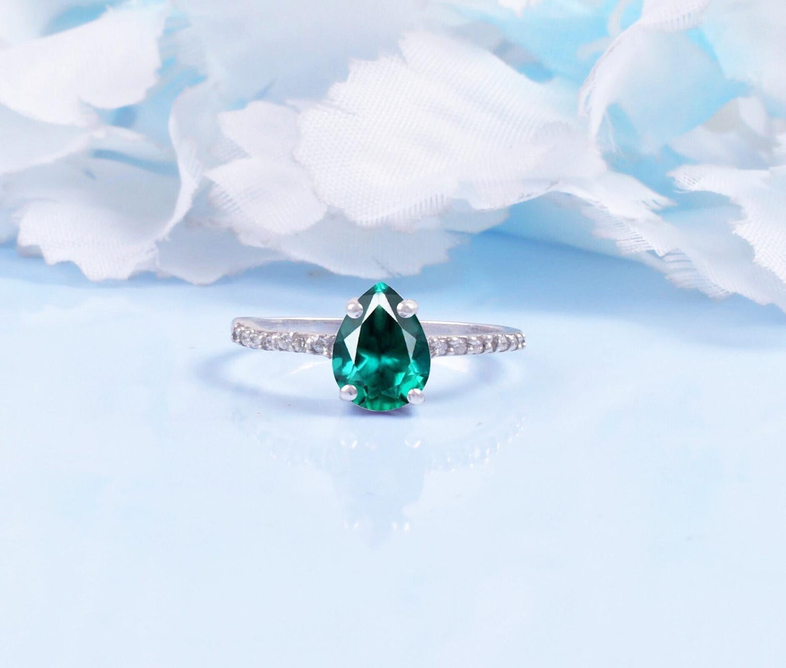 Anillo de zafiro verde azulado talla pera / Oro blanco de 14 quilates ...