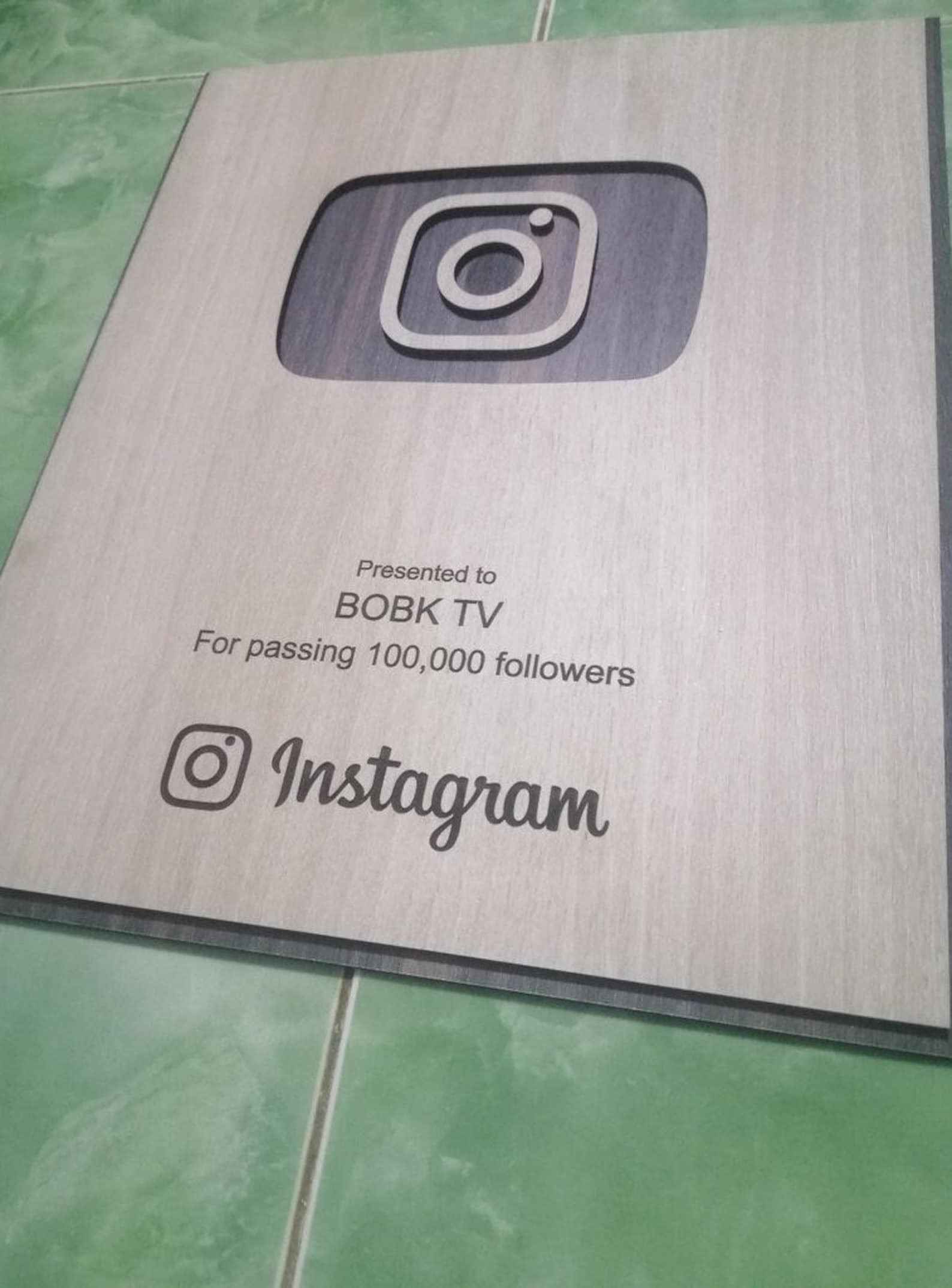 Instagram , Facebook Creator Award Play Button for Channels That ...