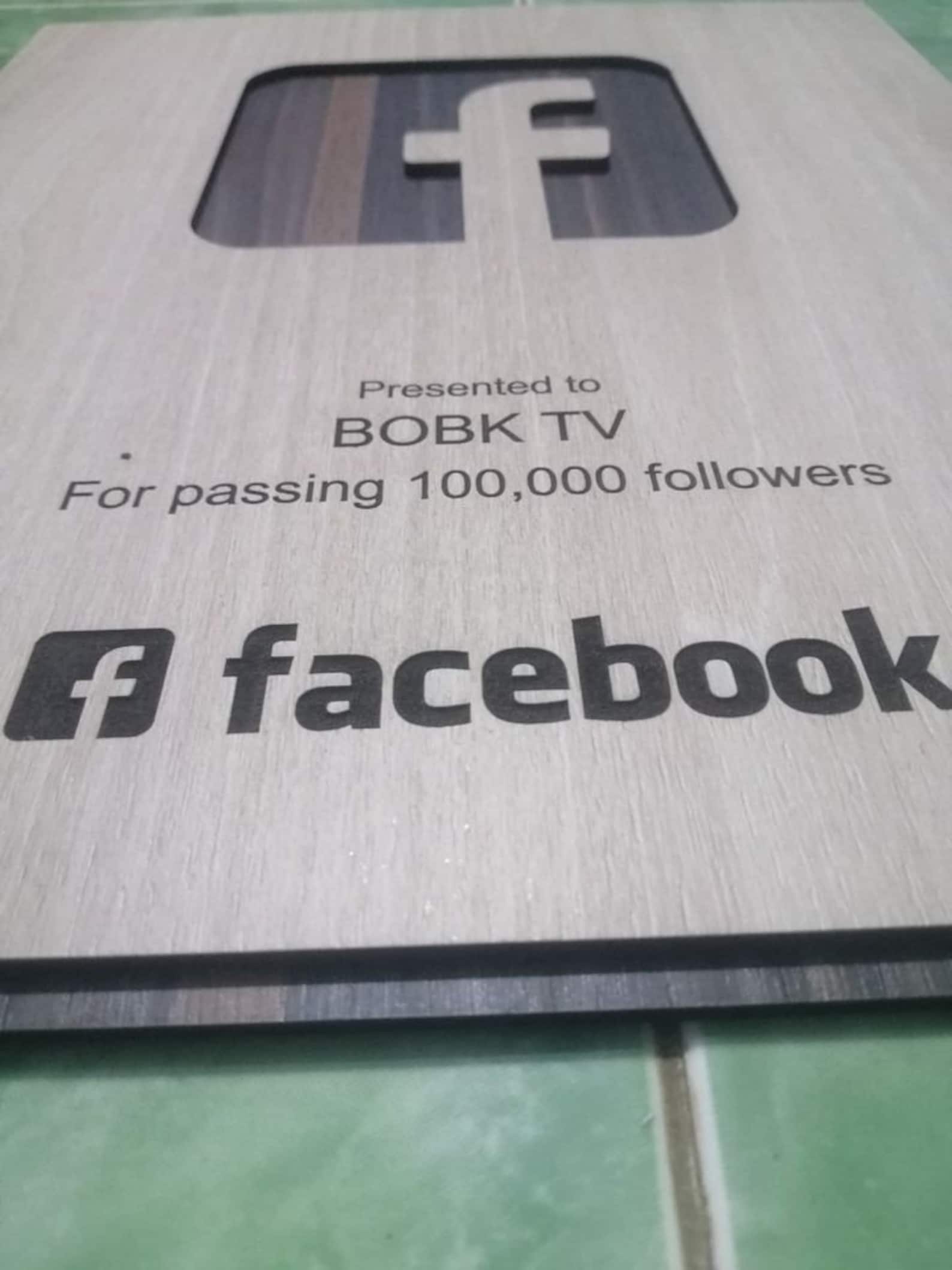 Instagram , Facebook Creator Award Play Button for Channels That ...