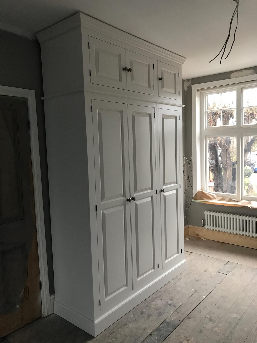 Wardrobe - 3 Door Full Hanging Raised and Fielded With Plinth Style ...