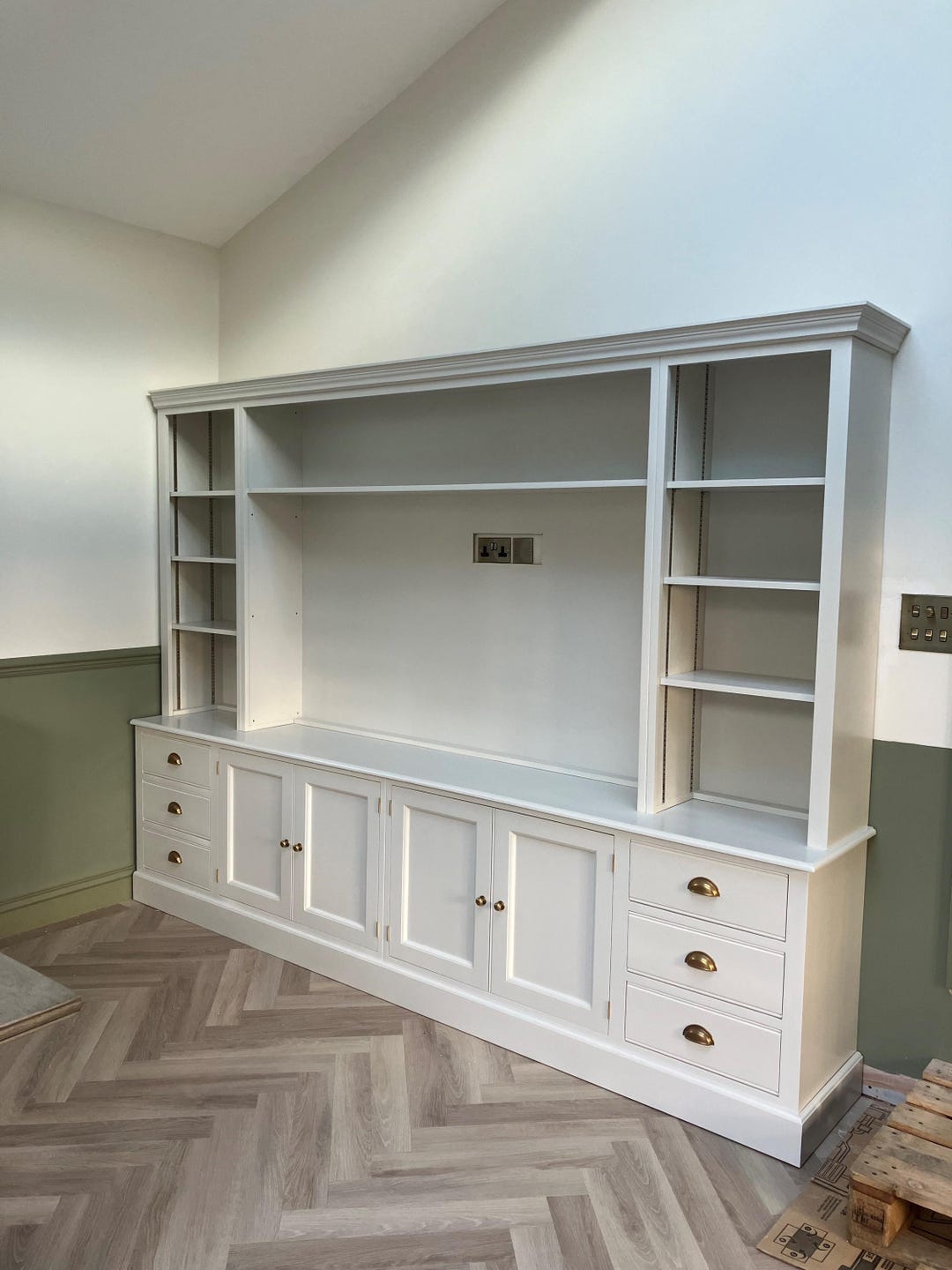 TV / Entertainment / Media Unit With Open Shelving and 2 Cupboards and ...