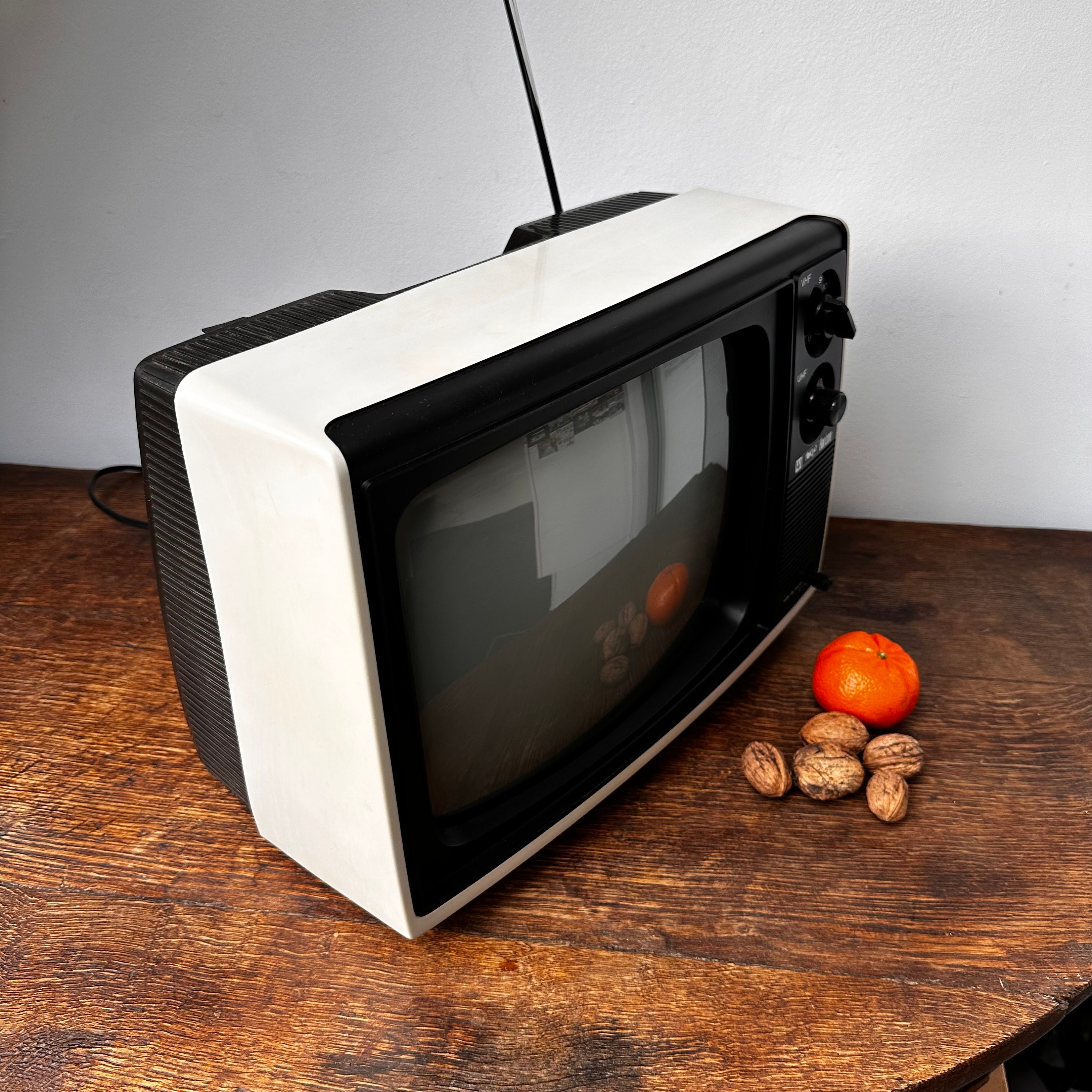 Extremely Rare Vintage 70s Small Portable Tv Tokyo Horizon 12 KT in ...
