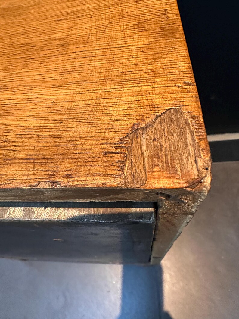 Antica cripta cattolica con chiave – Armadio eucaristico rivestito in ...