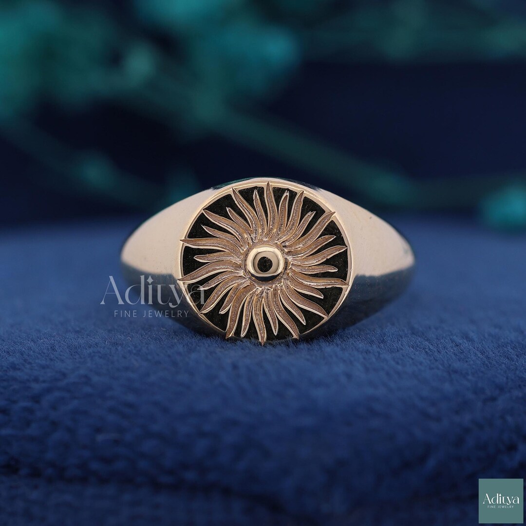 14K Gold Sun Signet Ring: Engraved Star of Vergina, Yoga Symbol - Etsy