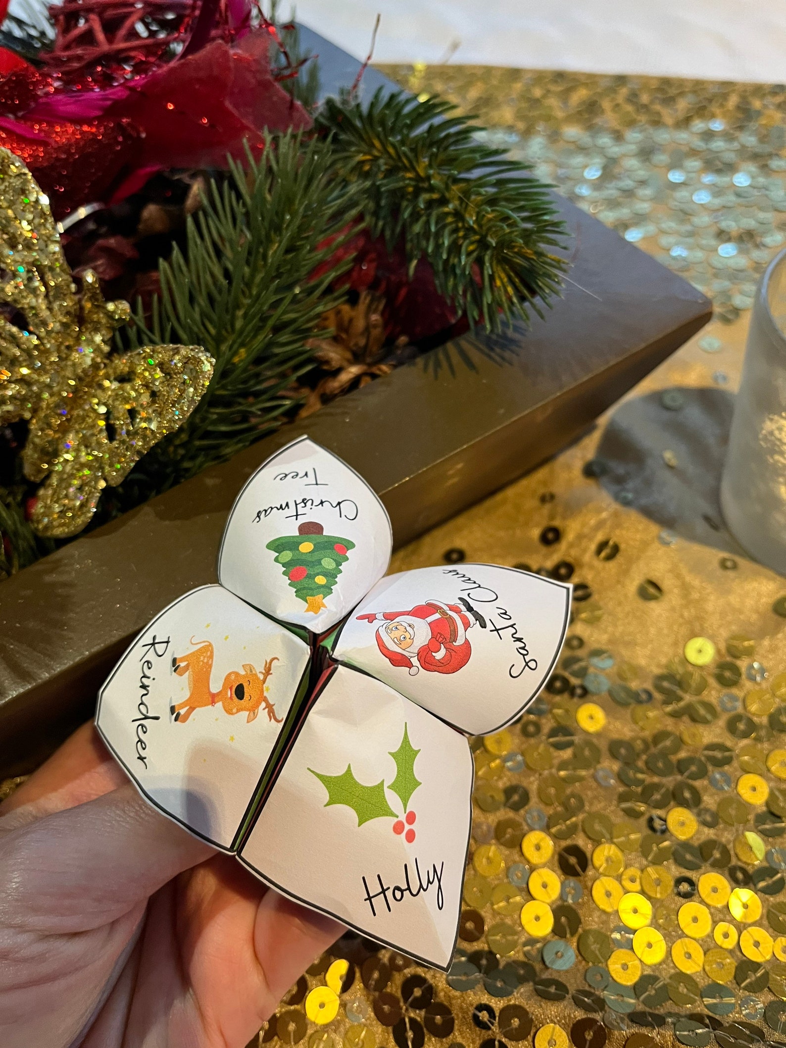 Christmas Fortune Teller Cootie Catcher: Holiday Jokes, Scavenger Hunt ...