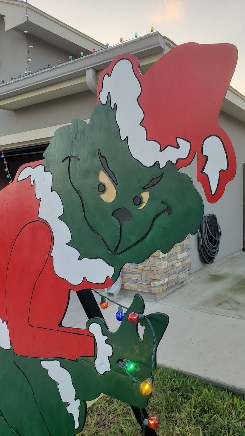 GRINCH Taking Down Christmas Lights CNC File - Etsy