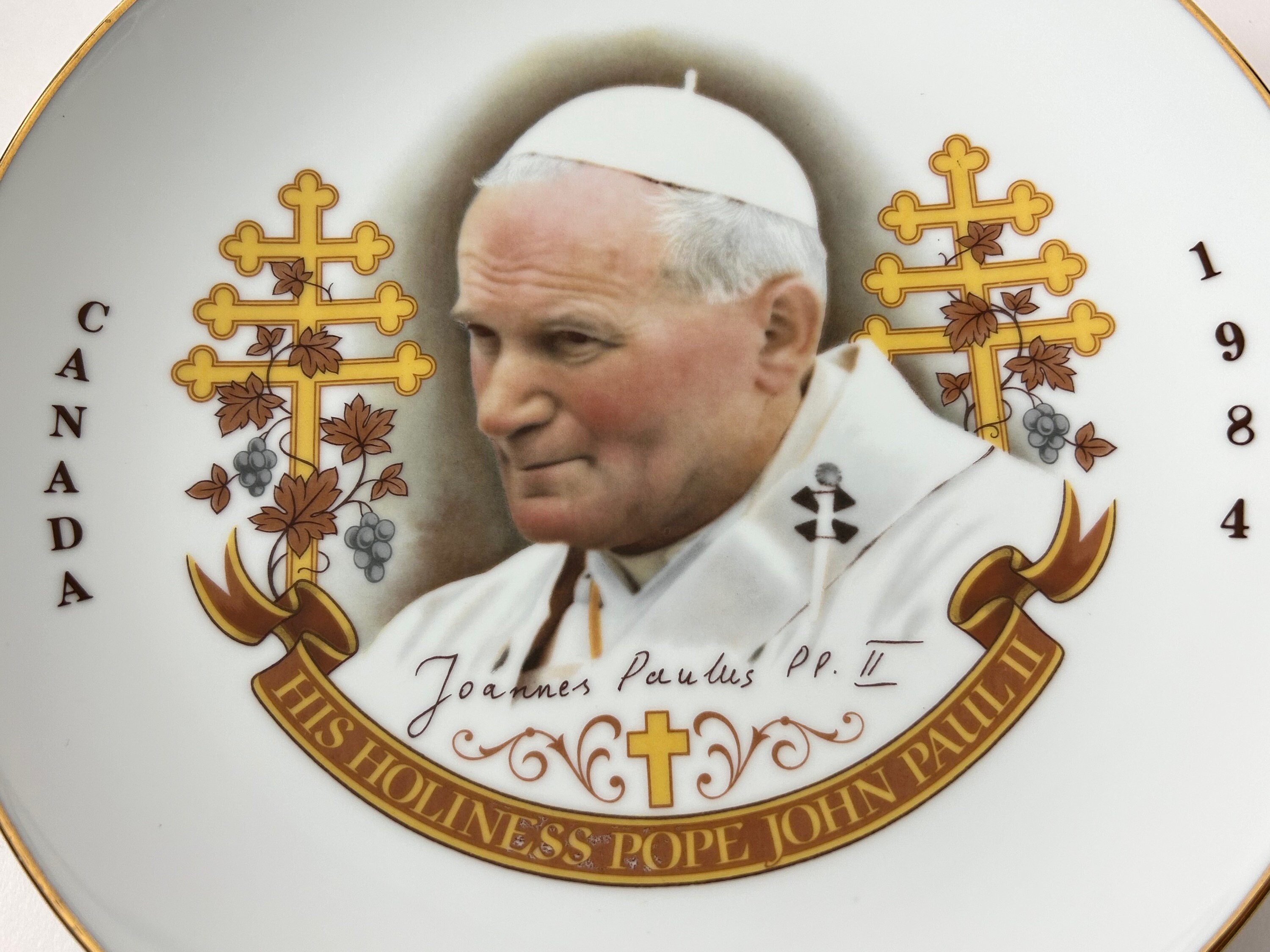 Pope John Paul II Holding up a Cross Collectible Plates Vatican Pope ...