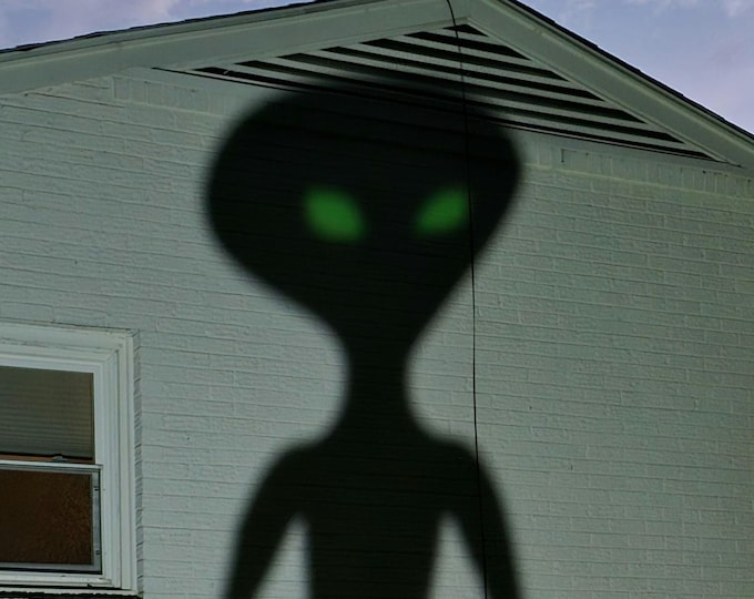 Halloween Alien Yard Art: Shadow Caster With Color Glow, Outdoor ...