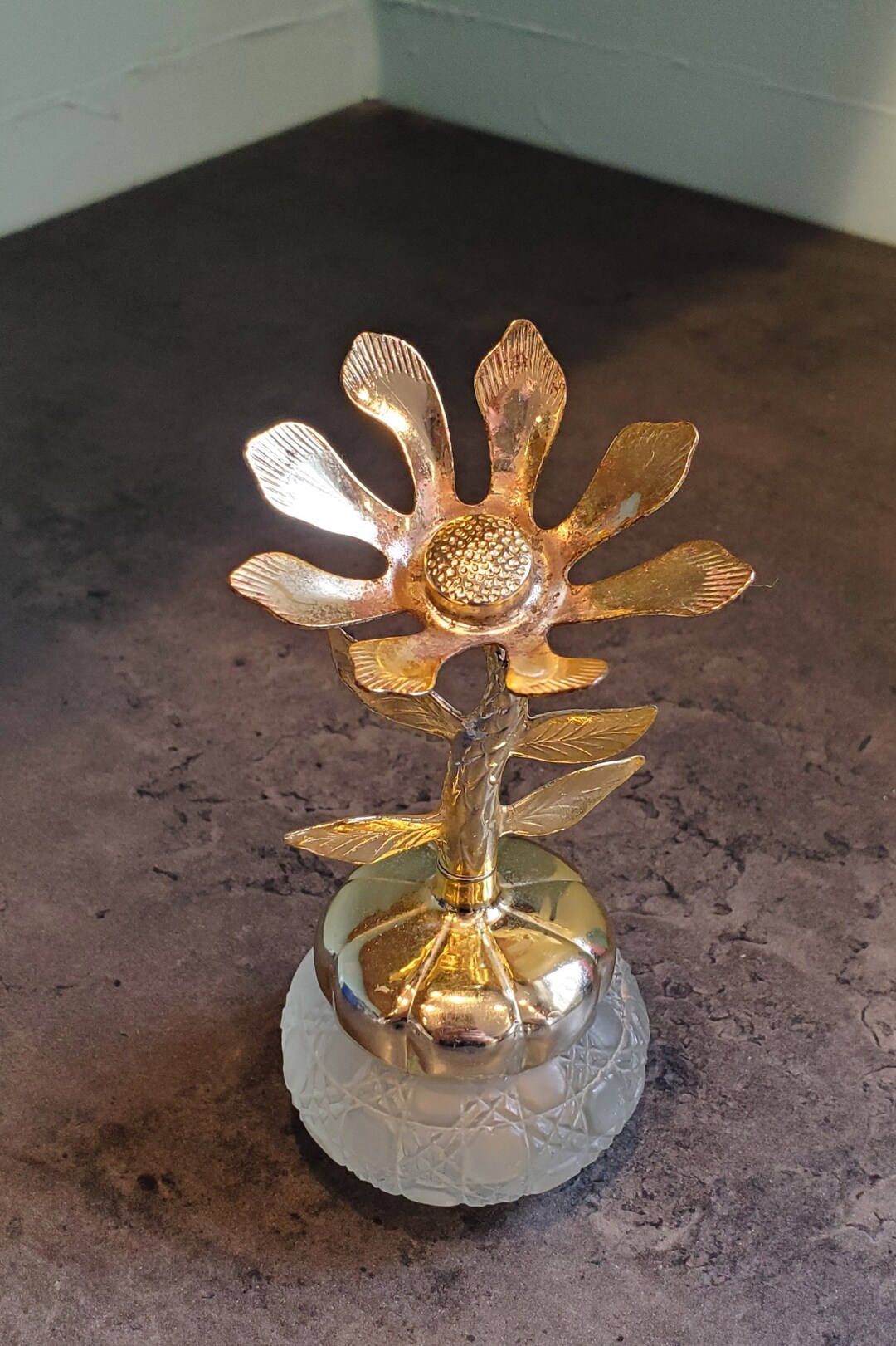 Vtg Avon Keepsake Gold Daisy Perfume Jar 1970s (empty) - Etsy