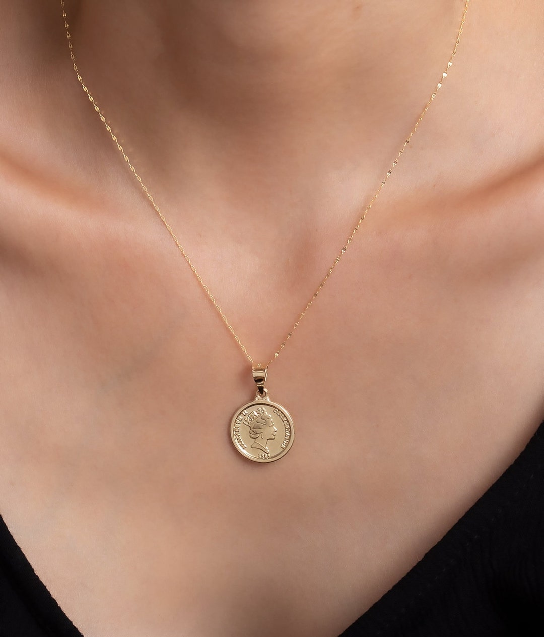 14K Real Solid Gold II Queen Elizabeth Minimalist Vintage Necklace ...